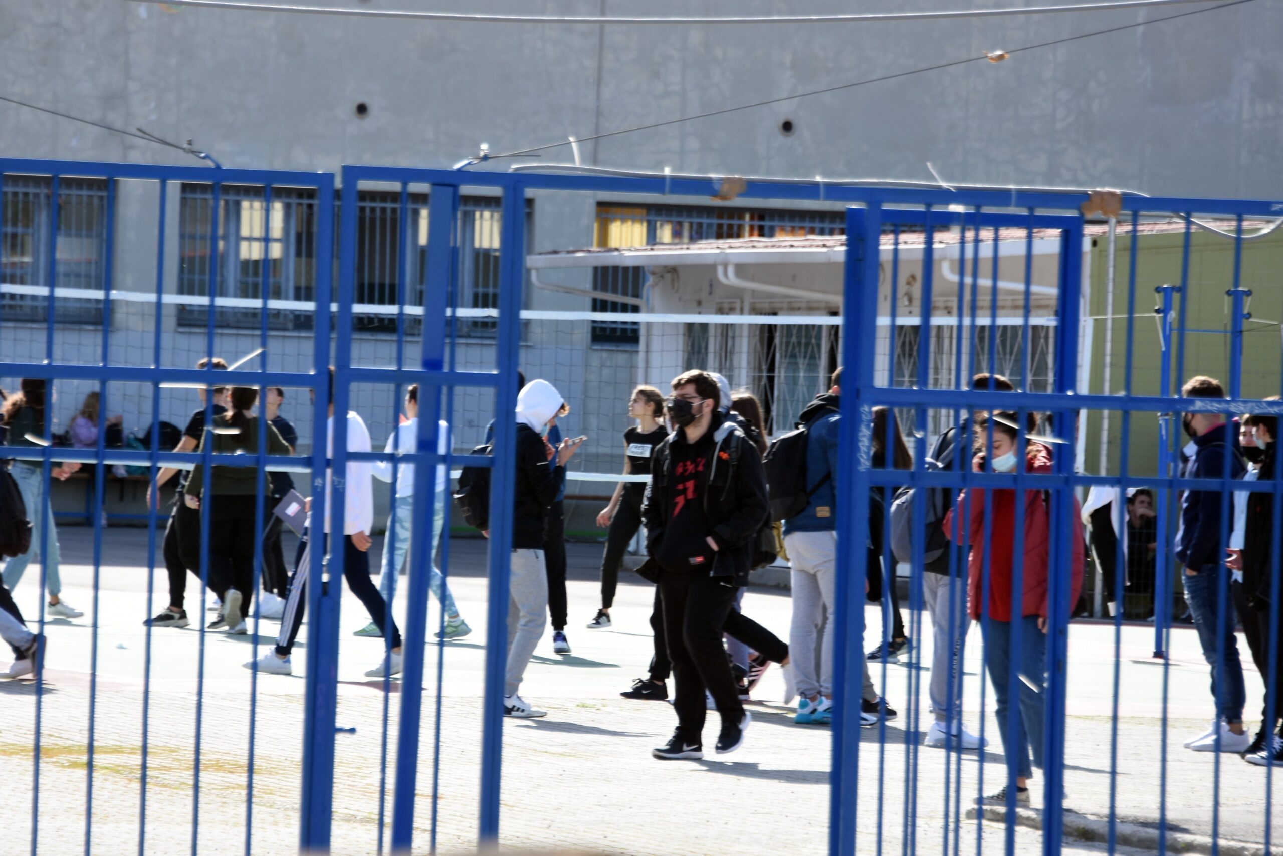 Τι θα ισχύσει για τις σχολικές εκδρομές - PireasNews.Gr